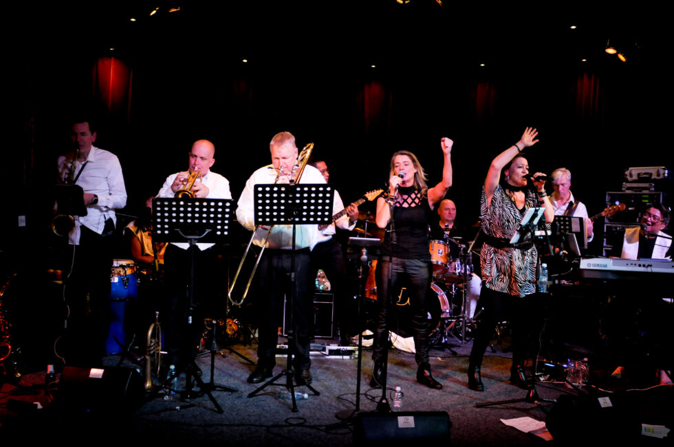 Crazy Sunday met de Bob East Show Band en St. John’s Family ...